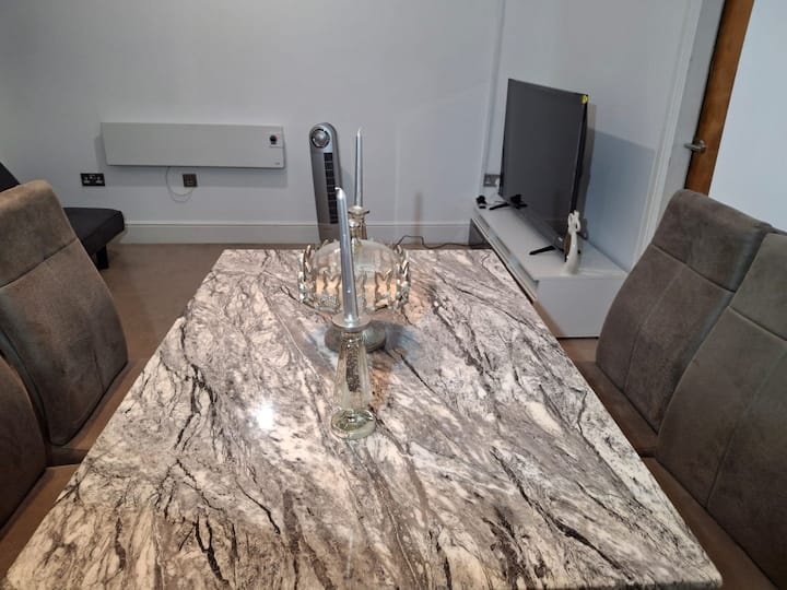 Bury 2 Bedroom 1 Bathroom In Town Center Sleeps 4 - Rochdale