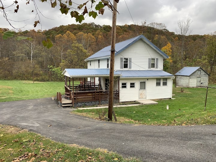 Bluestone Farmhouse - Lake Shawnee, WV