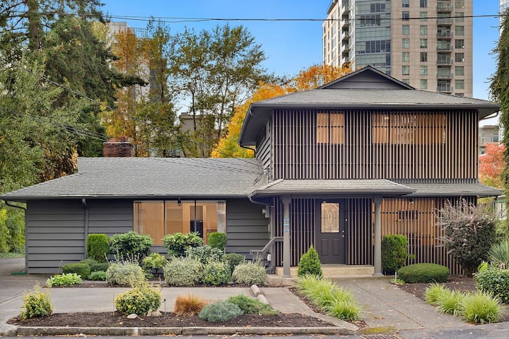 Elegant Luxury Home In Prime Downtown Bellevue - Bellevue