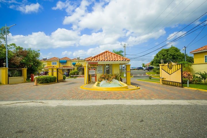 Serene Escape: Relax In Style - Montego Bay