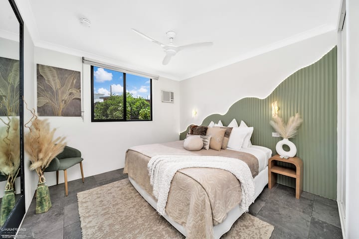Lux In The City - 1 Bedroom Apartment With Pool - Cairns