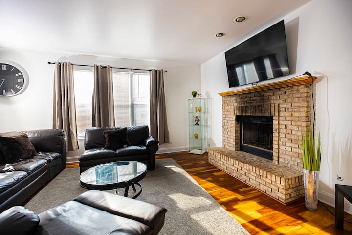 Serene 5-bedroom Retreat, Oswego - Oswego, IL