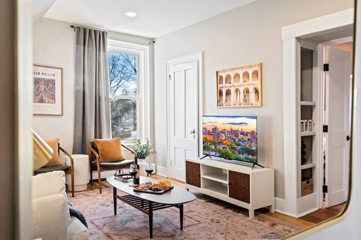 Stylish & Modern: 2-bedroom Getaway In Portland - Portland, ME