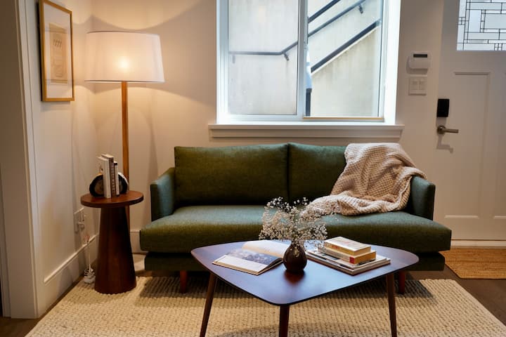 Kitsilano Mid-century Suite - Vancouver