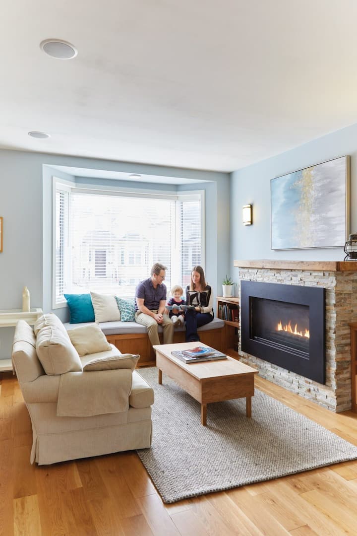 Newly Reno'd 2-story House In Family-friendly Hood - Toronto