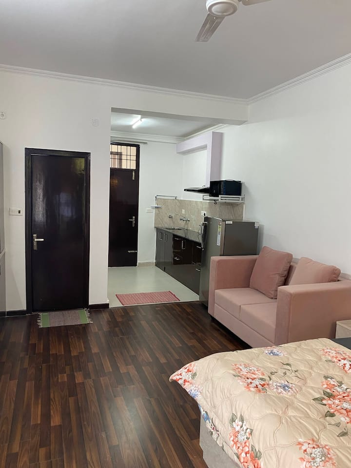 Sunlit Studio B Near Kainchidham - Bhowali