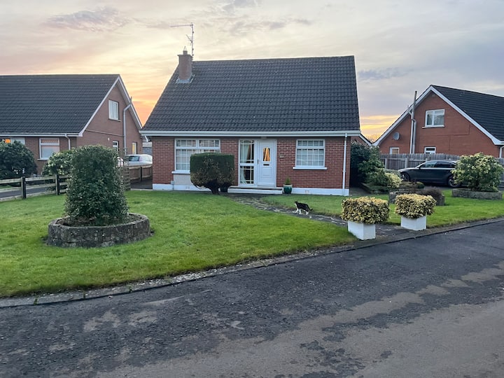 Comfortable And Convenient 4 Bedroom Home - Belfast International Airport (BFS)