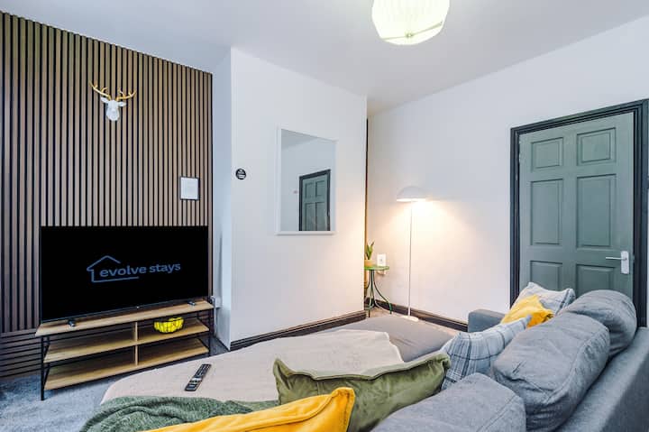 Free Parking | Stunning 3 Bed Home In Salford - Manchester