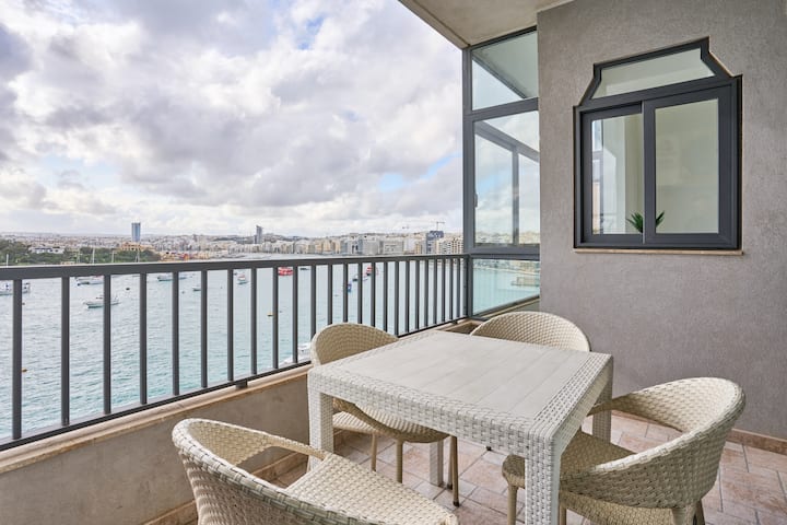 Luxurious Tigné Seafront Escape - Valletta