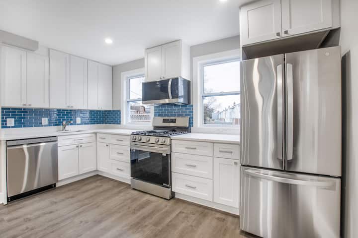 Modern Comfort In The City! - Hyattsville, MD