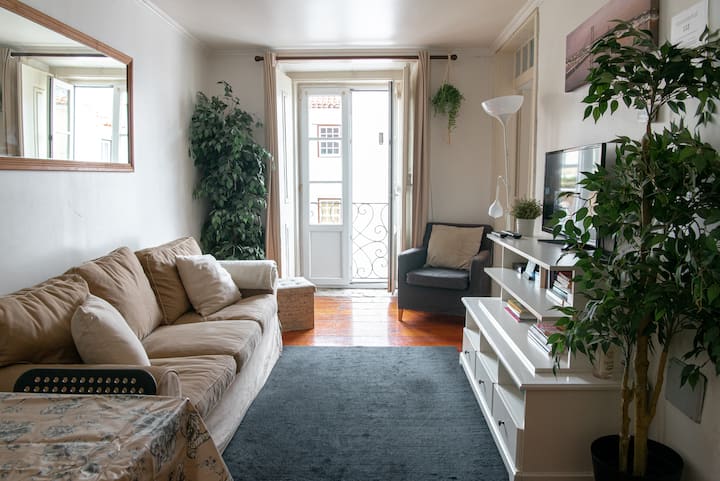 Apartamento 5 Quartos No Bairro Alto C/ Muita Luz - Lisboa