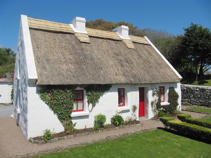 Tigh Lal's Thatched Cottage - County Clare
