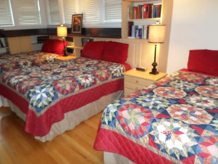 Vacation Home Rental Sleeps 16+ - Bothell, WA