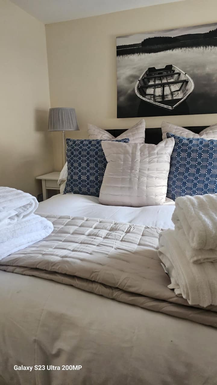 Lakeside Suite - Bala