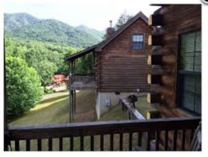Sleepy Bear - 2br Log Cabin With View - Maggie Valley, NC