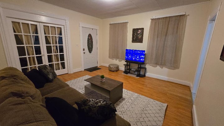 Reflect-near College & Hospital *Can Sleep Upto 8 - Utica, NY