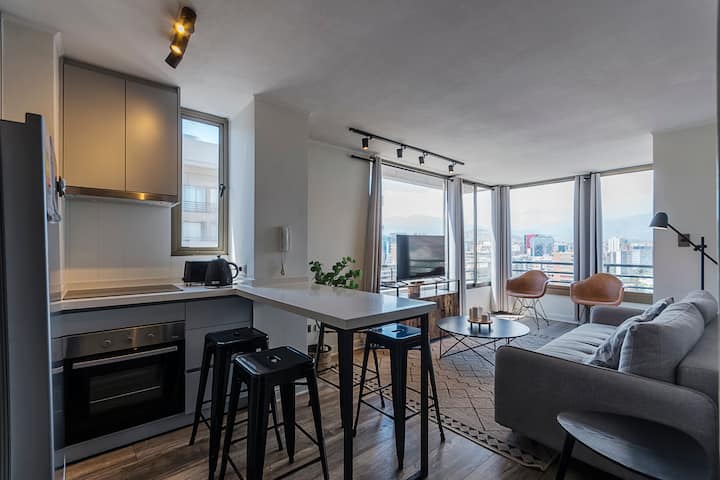 Vista A La Cordillera Y Terraza En Las Condes - Las Condes