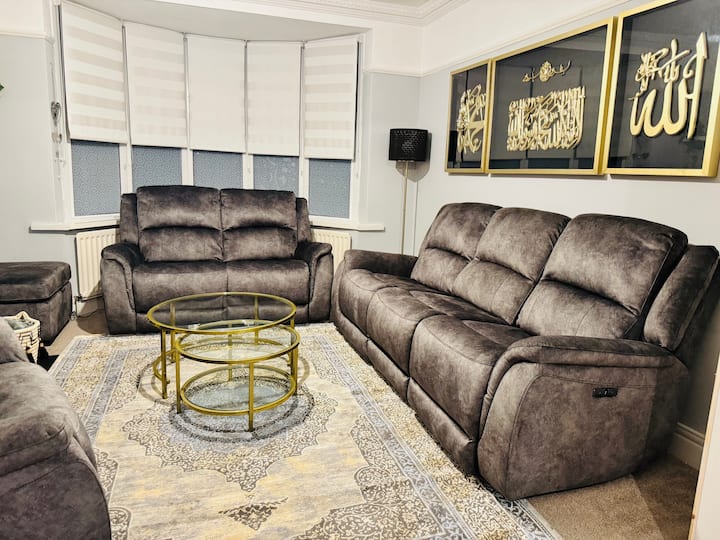 Elegant 4br Home: Stylish Comfort Retreat - Newcastle upon Tyne