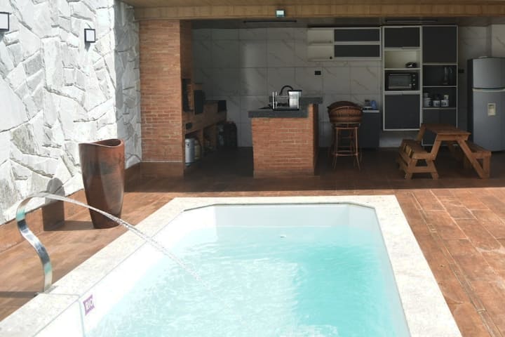 Casa Aconchegante Com Piscina - Anápolis