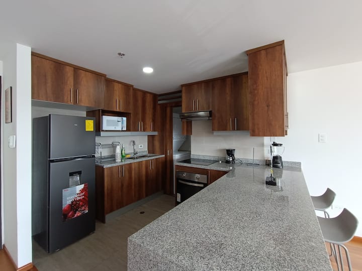 Hermoso Y Amplio Apt. Piso 10 La Carolina - Quito