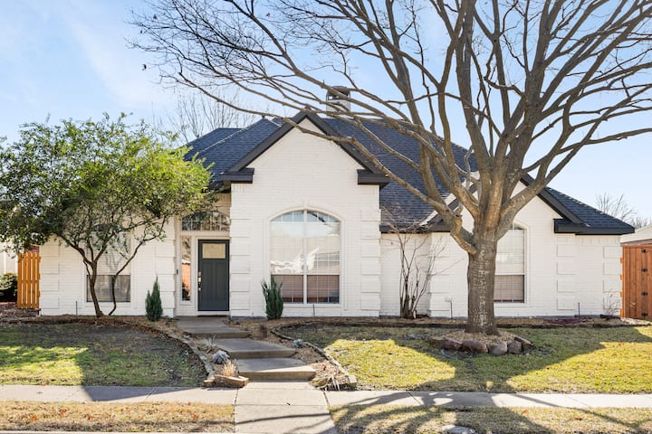 Luxury Allen Home - Foosball Table, Fast Wifi - Allen, TX
