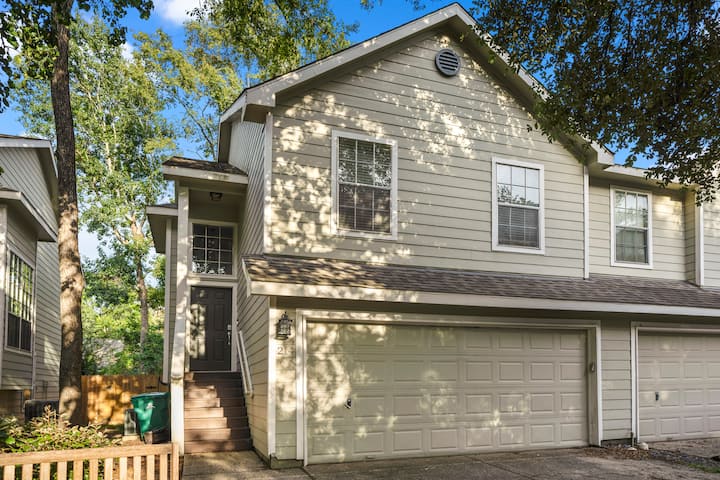 Quiet Woodlands Townhome - The Woodlands, TX