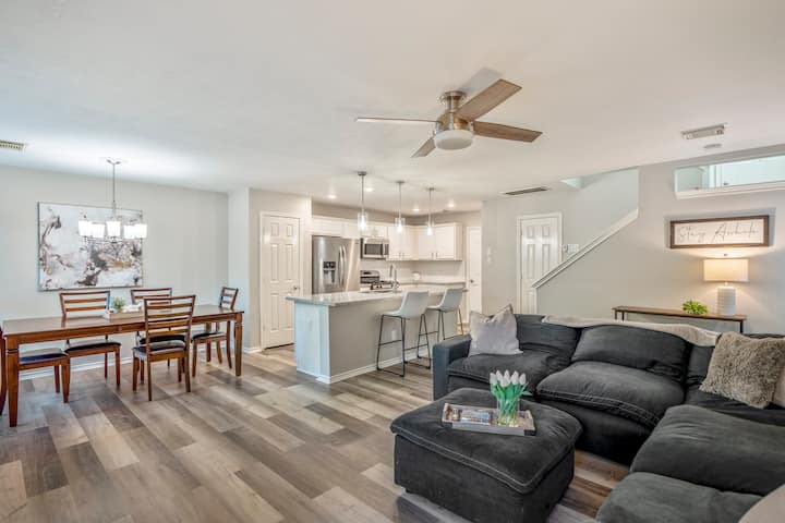 Quiet Woodlands Townhome - The Woodlands, TX