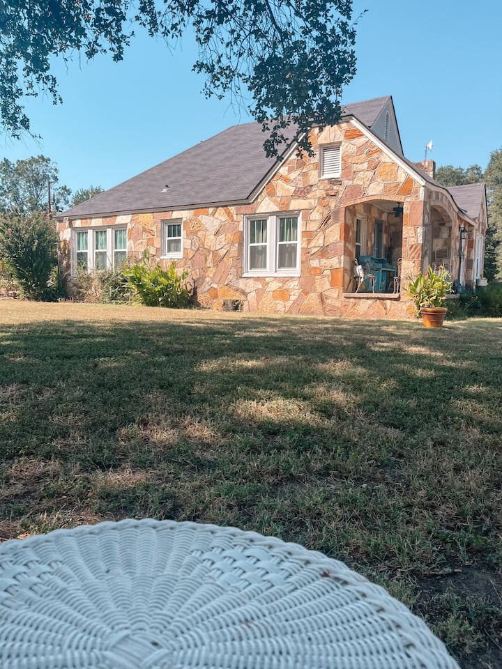 Granna’s Cottage - Glen Rose, TX