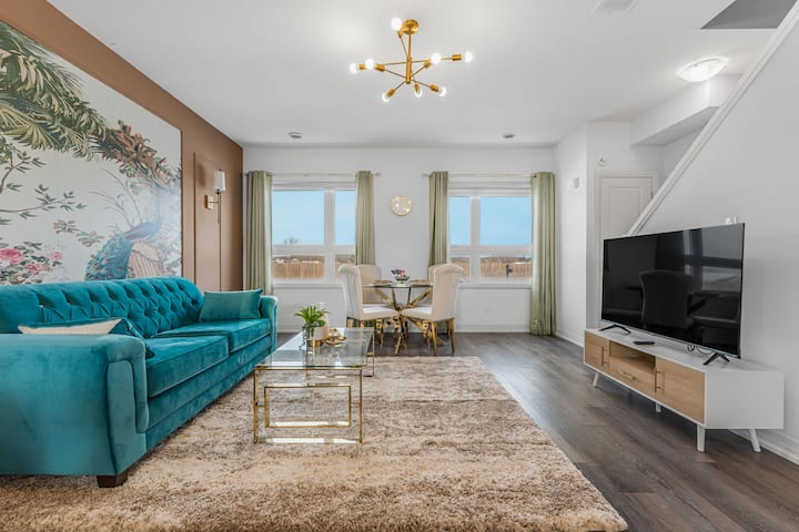 Stylish Penthouse | Rooftop & Parking Included - Niagara Falls