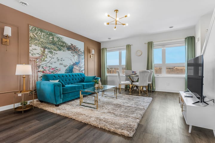 Stylish Penthouse | Rooftop & Parking Included - Niagara Falls