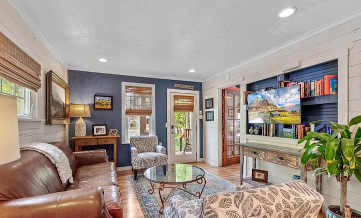 Charming Downtown Bungalow - Coeur d'Alene, ID