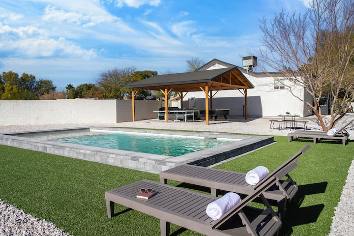 Vegas Retreat: Pool, Pickleball & Local Charm! - North Las Vegas, NV