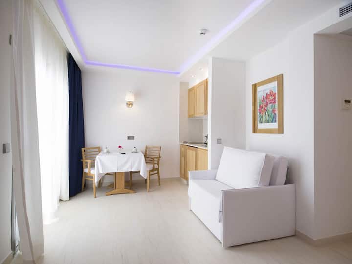Elegant Studio Playa D'en Bossa/pool/beach/parking - Ibiza