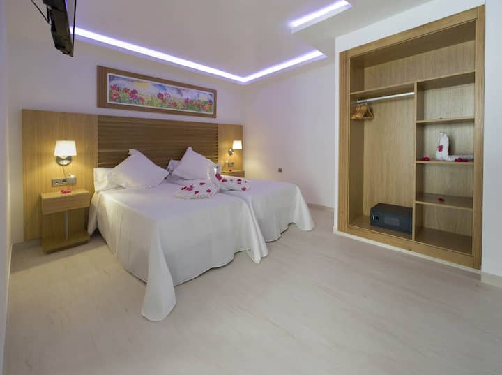 Elegant Studio Playa D'en Bossa/pool/beach/parking - Ibiza