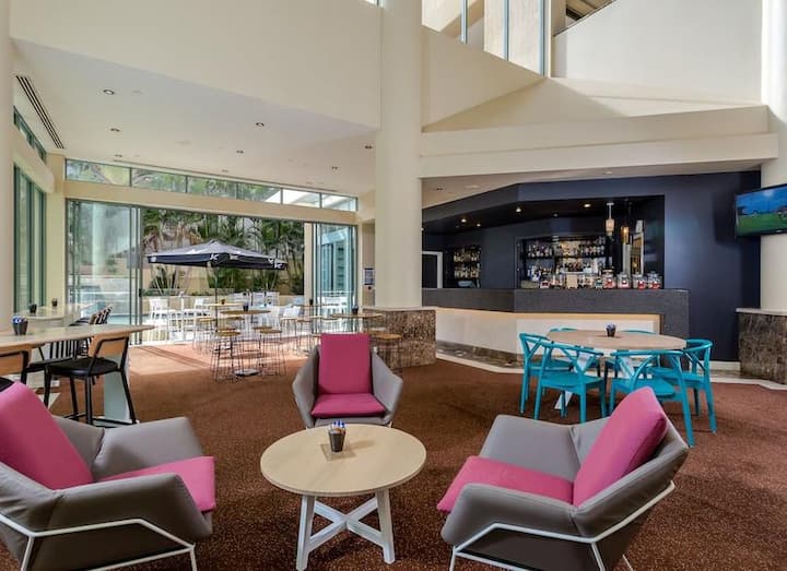 [Ocean Side] North East Ocean View Twin @ Mantra - Surfers Paradise