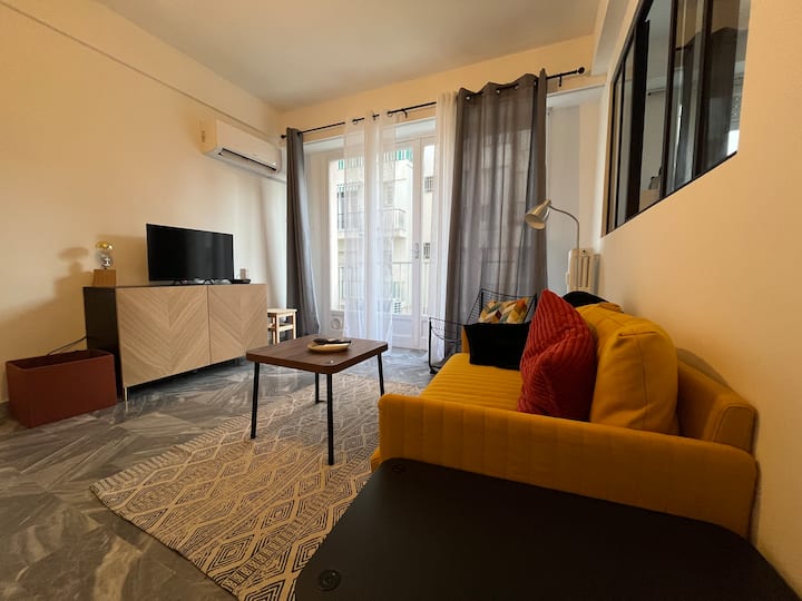 Minimal Cosy Nest - Nice