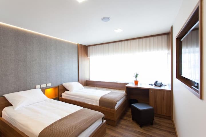 Soba Z Ločenimi Ležišče V Hotelu Pomaranca - Ptuj