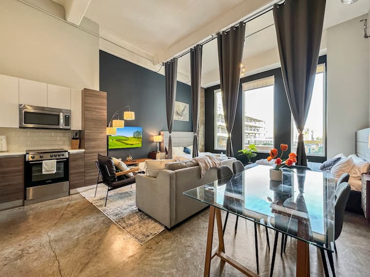 Elegant 3bd | Dt Dallas | Sleeps 16 | Free Parking - Dallas, TX
