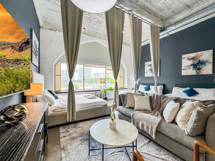 Luxury 2bd | Dt Dallas | Sleeps 10 | Free Parking - Dallas, TX