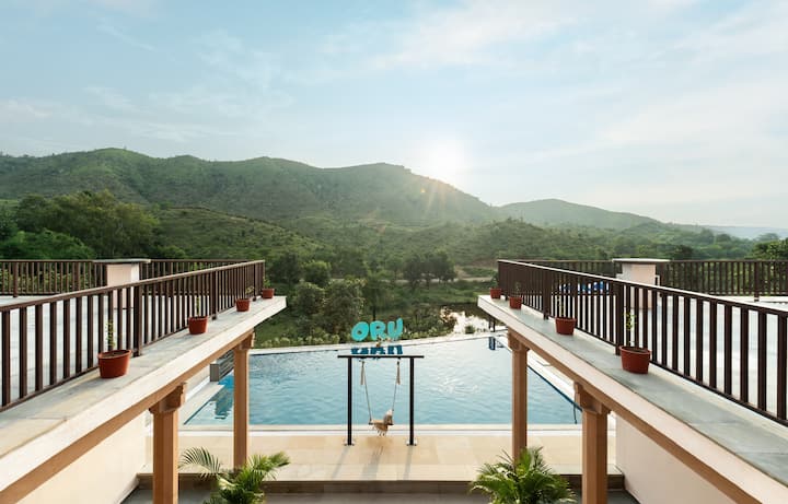 Jungle-themed Bagh Haveli :Pool Swing & Hill View - India