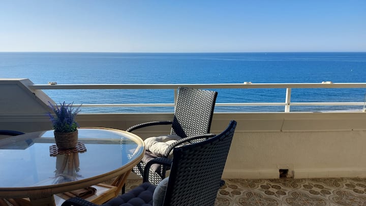 Sascha's Front Line Beach Apartment - Mijas