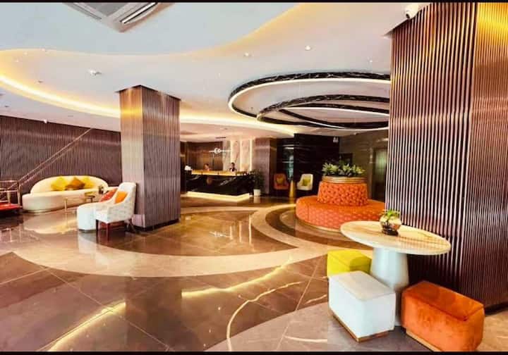 1-br Stunning City Lights Escape - 