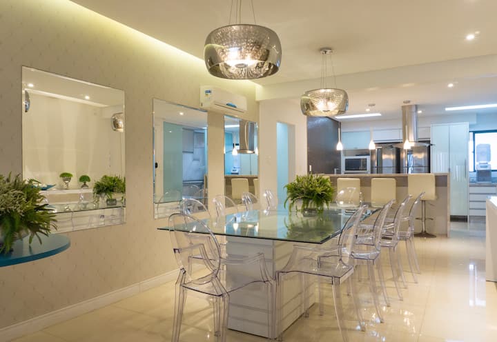 Alto Padrão, 3 Vagas, 4 Suítes, 100 Metros Praia - Balneário Camboriú