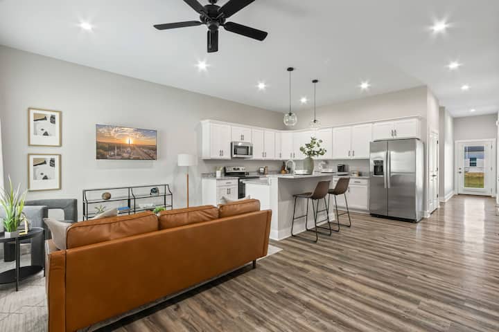 Spacious 2br With King Suite| No Cleaning Fee - Huntsville