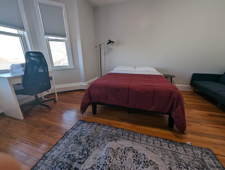 Private Bedrooom - Somerville, MA
