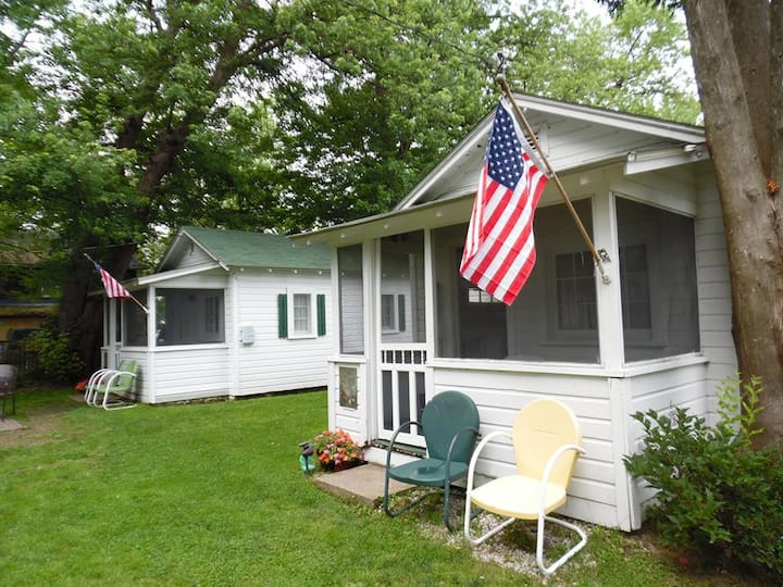 Cozy Cottages Birds Nest Cottage - Geneva-on-the-Lake, OH