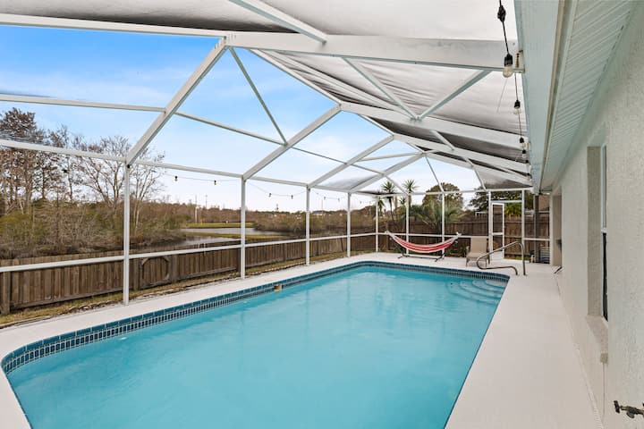 Cozy Lakefront Retreat - Land O' Lakes, FL