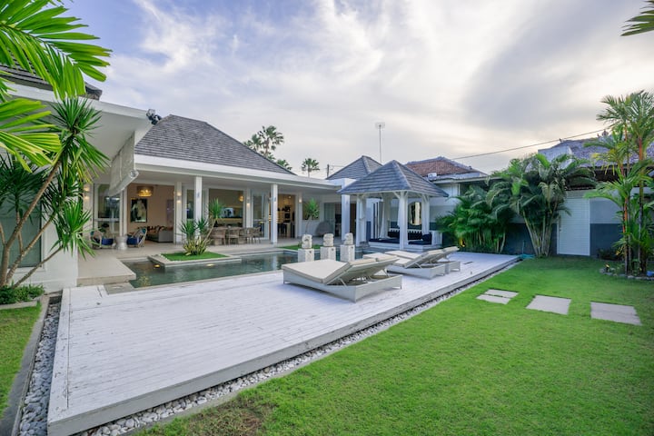 Modern, 4-bedroom, Villa Escape In Umalas, Bali - Seminyak