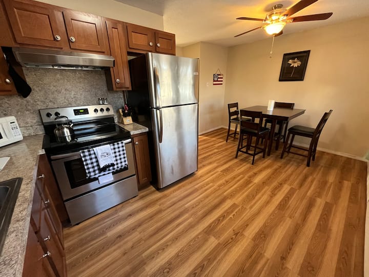Beautiful Townhouse - Bristol, CT