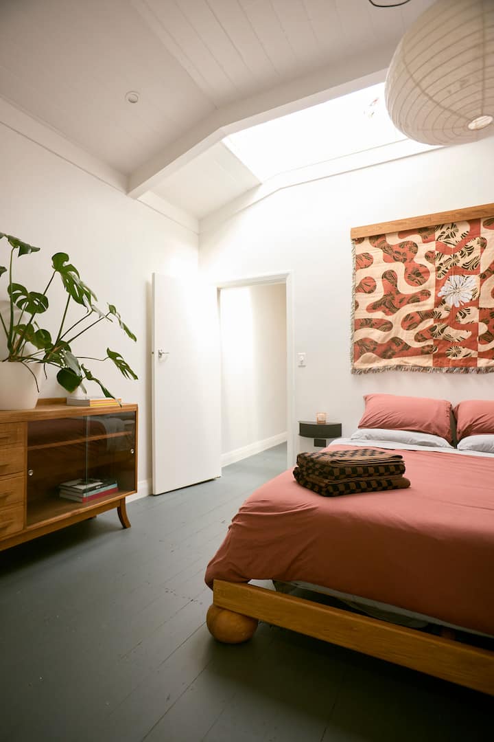 The Crystal Cylinder Stay - New Plymouth
